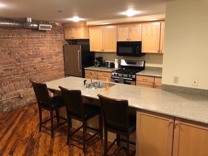 Loft In Historical Factory-heated Parking Space - Lansing, MI
