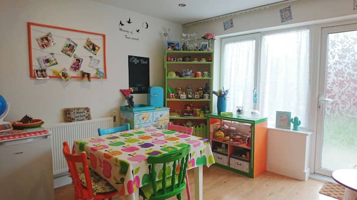 Large London Room, Breakfast Included - Twickenham