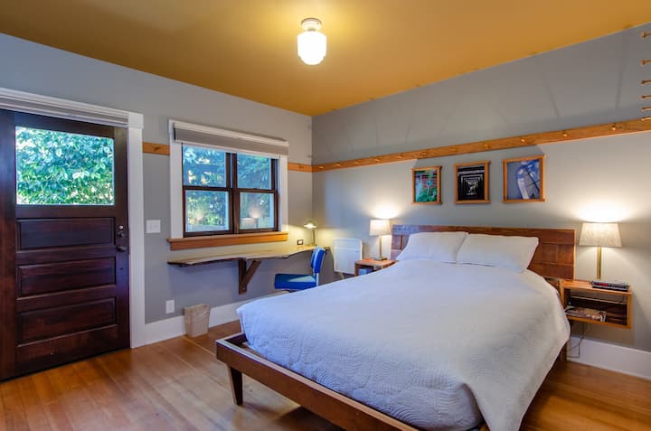 Garden Suite With Private Entrance - Tacoma, WA
