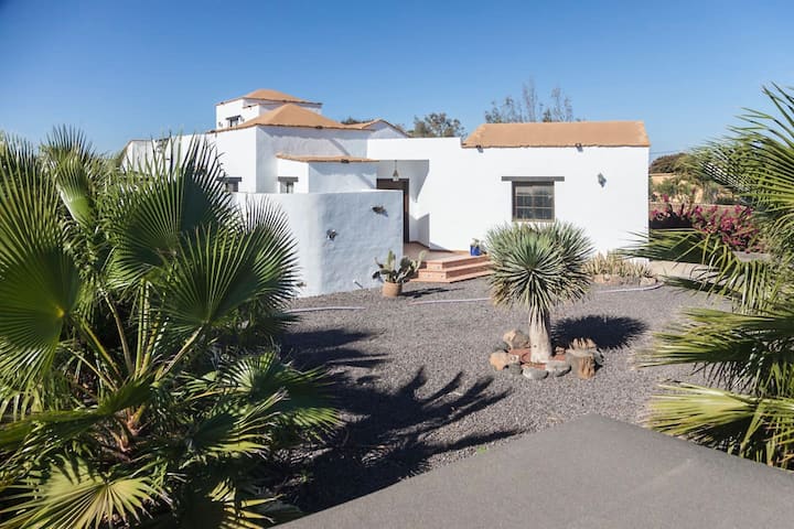Villa Rural With Heated Pool In Lajares - Corralejo