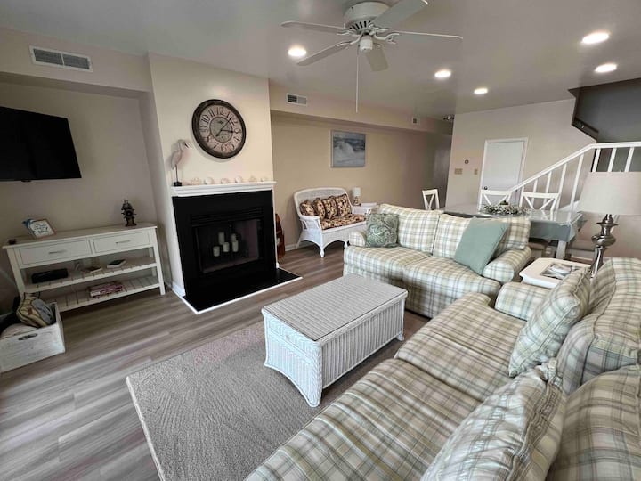 Mallard Lakes Waterfront Condo - Bethany Beach, DE