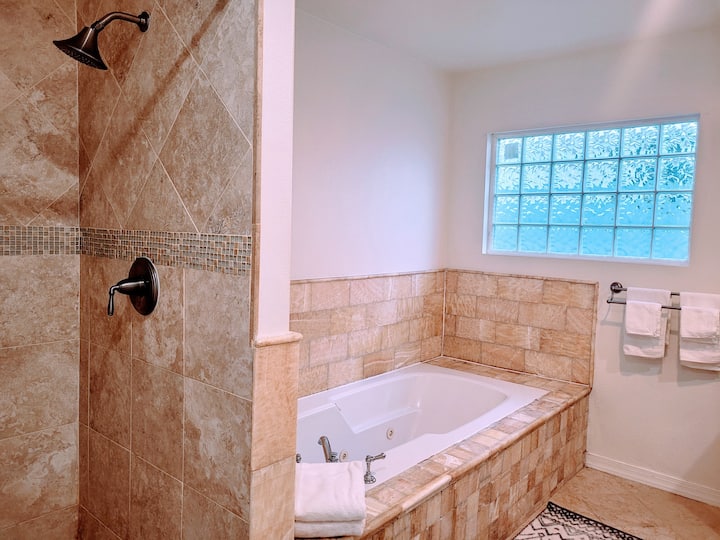 Beach King Bed Suite With Jetted Tub - Torrance, CA