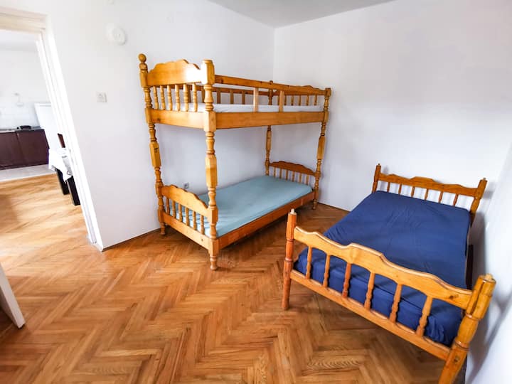 Apartment With Separate Bedroom/1.3km From Center - Kraljevo