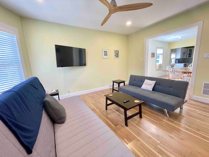 Modern Buffalo Apartment Near Niagara Falls - Crystal Beach