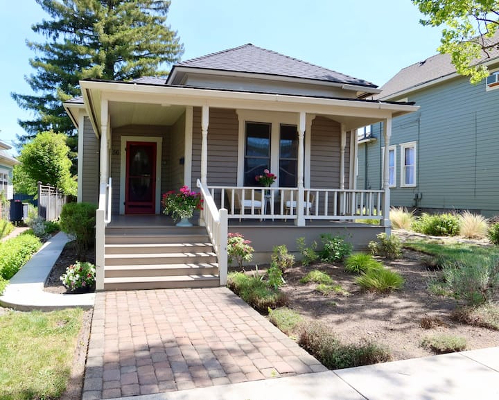 Casa Bella - Ashland, OR