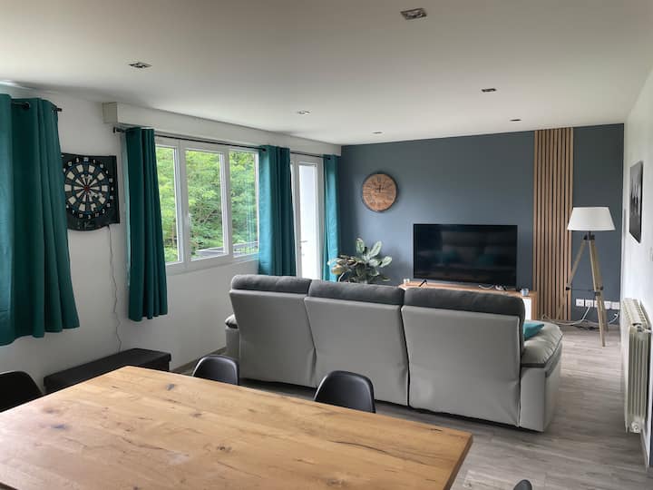 T4, 80 M2, Classé 3*, Proche Centre Ville, Parking - Lons