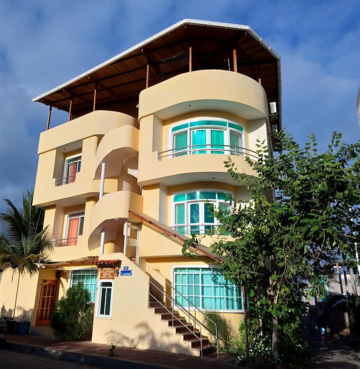 Two Bedrooms Suite Park View Balcony On 1st Floor - Puerto Ayora