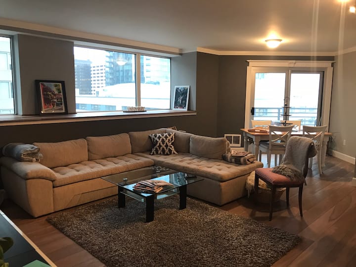Elegant Condo 1b/1ba,  Bay Views - Downtown Sf - San Francisco, CA