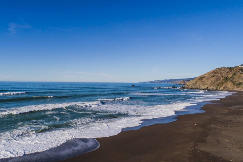 Stunning Retreat Overlooking Pacific - Houses for Rent in Manchester ...