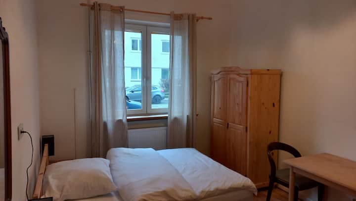 Central–neat–affordable–inroomkitchen–sharedbath 2 - Bremen