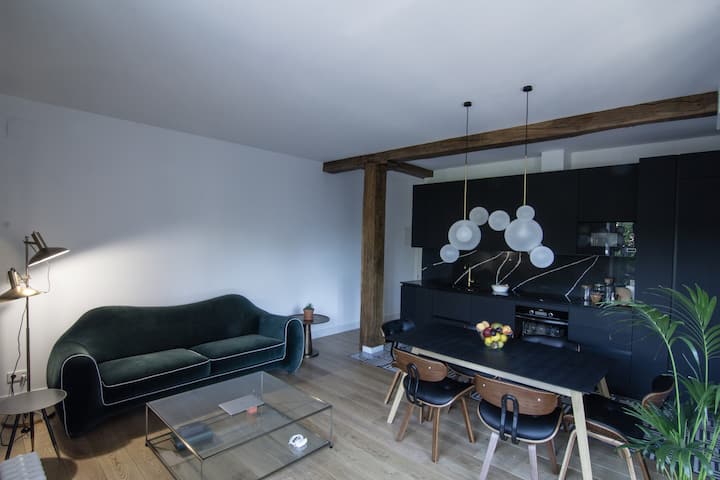 Upscale Private Ensuite Bedroom, Bath & Balcony - Donostia-San Sebastian