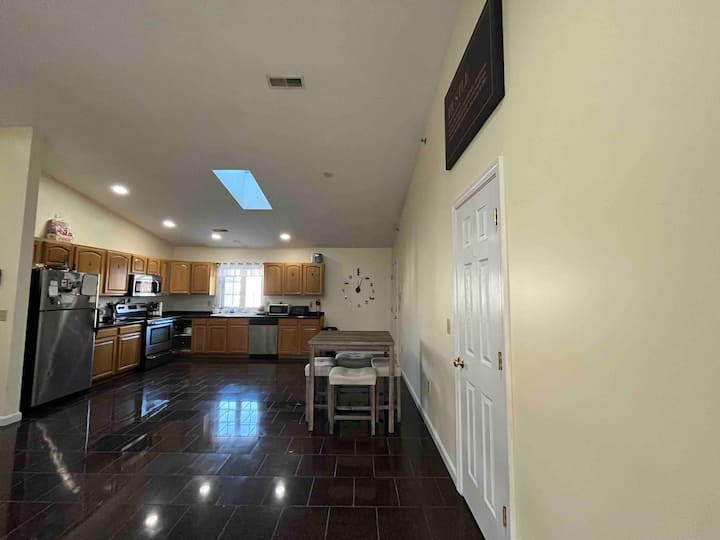 Central, Spacious, Full Br - Worcester, MA