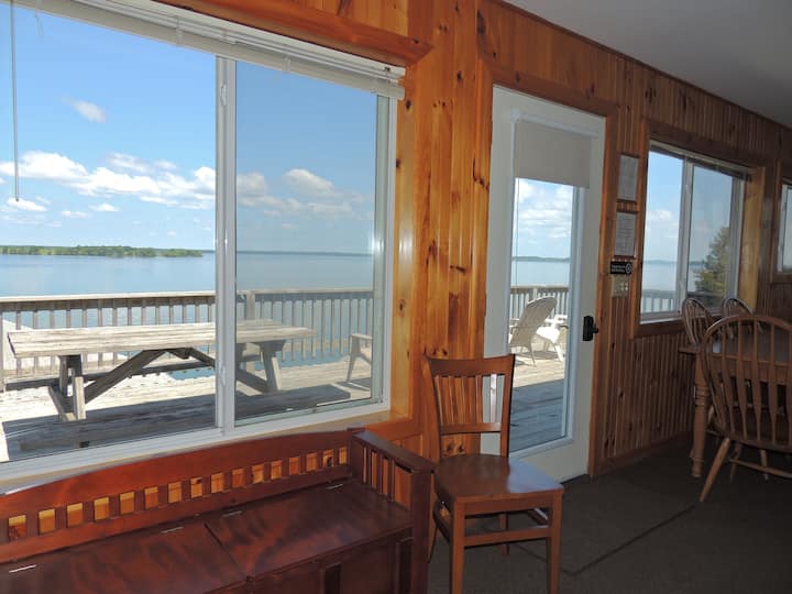 Comfortable Water View 3 Bedroom Cottage (#11) - Cedar Point State Park, Clayton