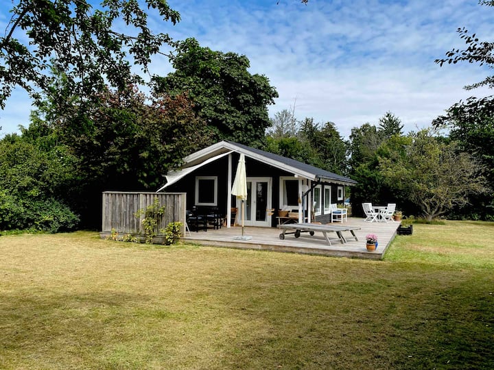 Hyggeligt Og Børnevenligt Sommerhus Med Skøn Have - Denmark