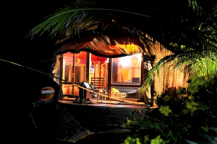 1 Bedroom Premium Independent Houseboat - Kumarakom