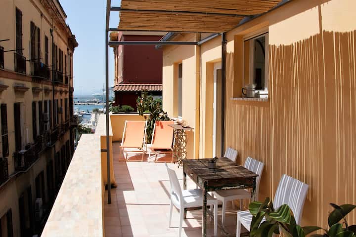Panoramic Flat With Terrace In Marina. - Cagliari