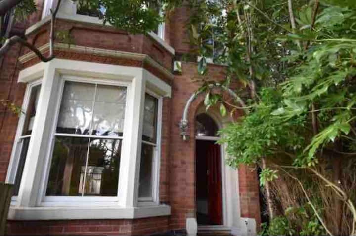 Nottingham city centre Holiday Rentals & Homes - Nottingham, United ...