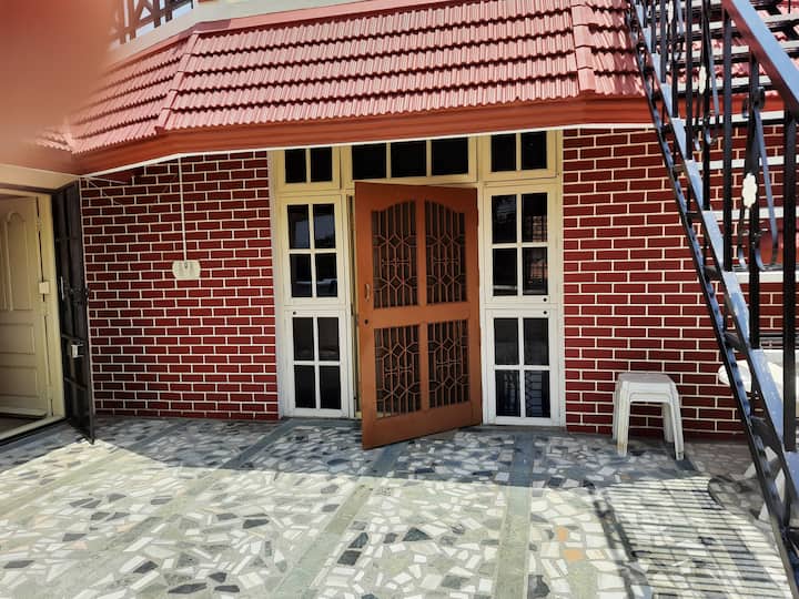 Open Front Yard With Mature Trees For Relaxation.. - Mysuru