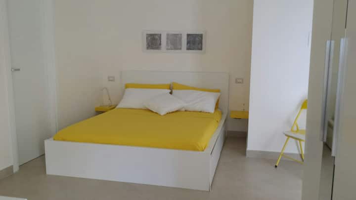 La Terrazza Nel Mare: Smart-working In Monogiallo - Acciaroli