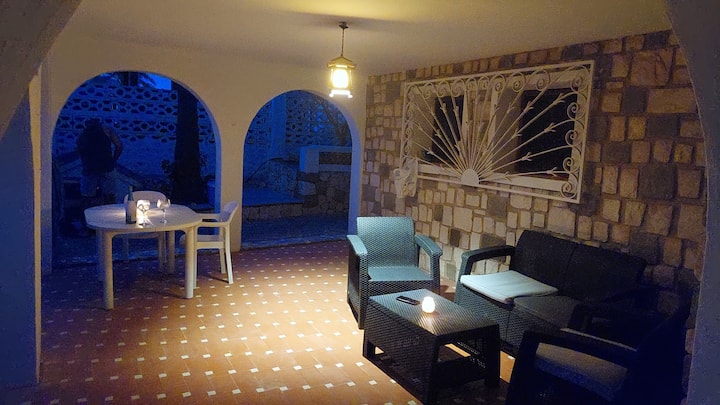 2 Habitaciones Y Jardín Con Terraza Cubierta. - Benisa