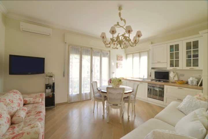 'Casa Grandis' Charme Nel Cuore Di Bordighera - Ospedaletti