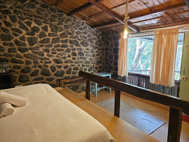 Forest Cottage | Pool - Fast Wifi - Nature Trails - Lonavla