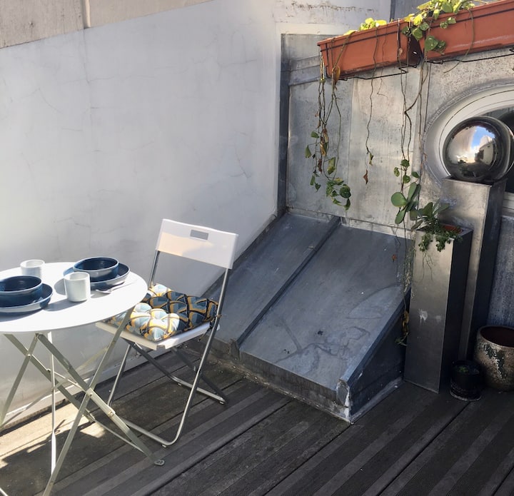 Comme Une Petite Maison Avec Terrasse Idéal Pour 4 - Paris