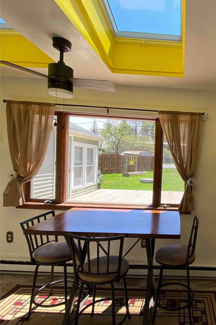 Hidden Gem, 2br-2 Living, In A Quiet Neighborhood - Plattsburgh, NY