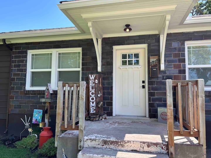 Cozy 3-bedroom Historic Home - Spokane Valley, WA