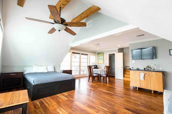 Eastwood Studio | Downtown | University Of Houston - Northside Village – Houston
