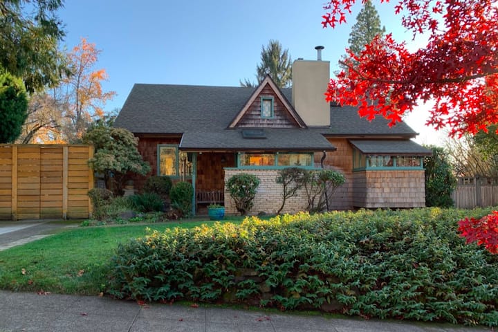 Commencement Guest House - Eugene, OR