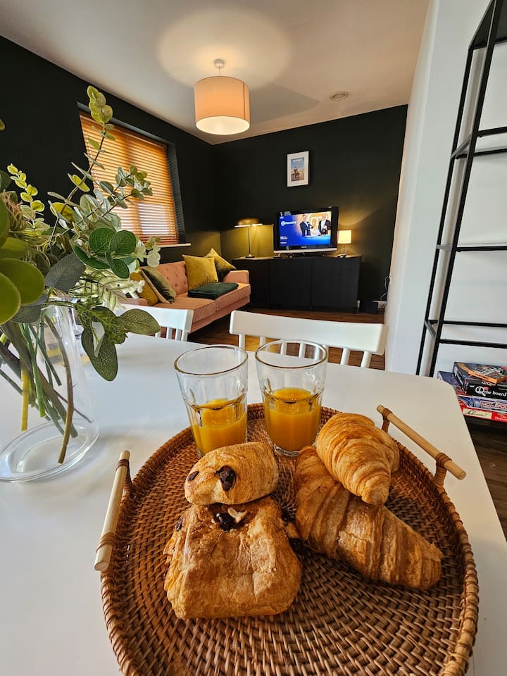Stylish 2 Bed In Witney, Parking & Dog-friendly! - Witney