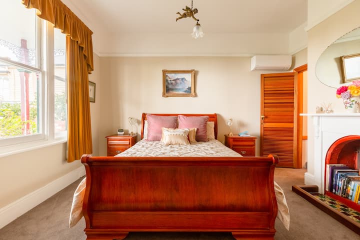 Rycot House- Private With Magnificent Water Views - Hobart