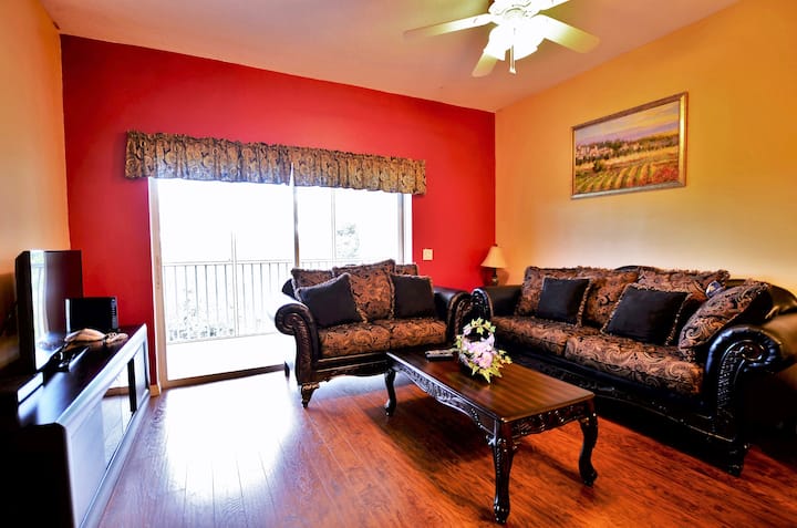 Lake View 2 Miles To Disney,1650sqft 4br/3ba Condo - Disaster!, Orlando