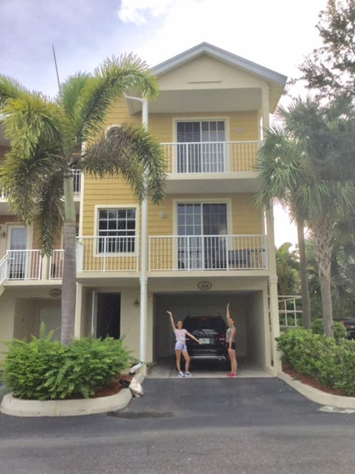 Waterfront Corner 3 Bedroom Townhome On Tampa Bay - Tampa Bay, FL