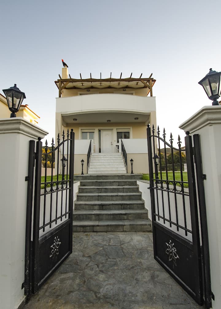 Charming Spacious Villa Surrounded By Nature - Rhodes