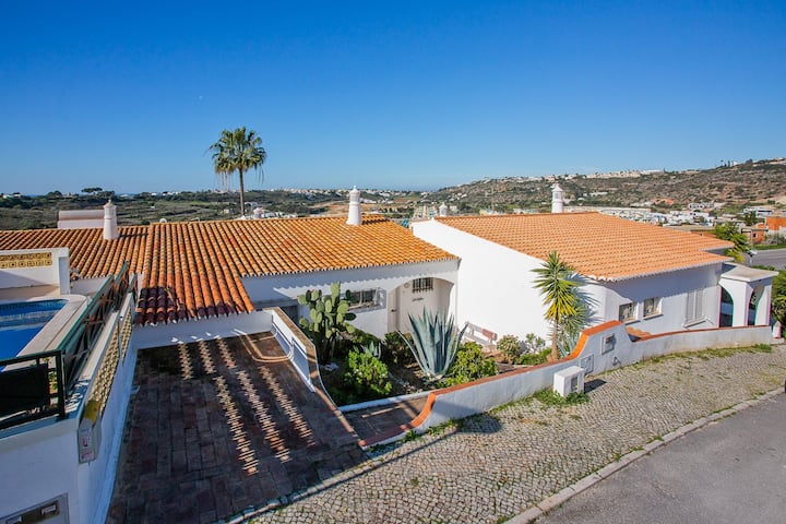 Lovely 3 Bed Bungalow, A/c, Great Sea/marina Views - Albufeira