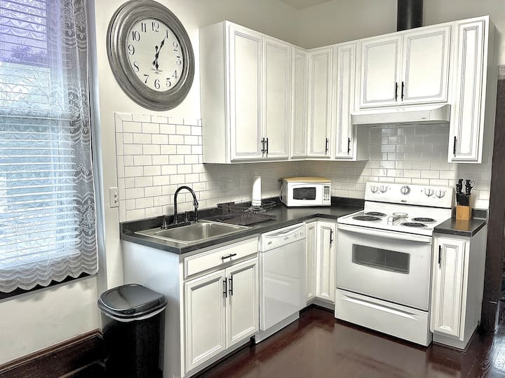 Recently Renovated Historic Apartment - Marion, VA