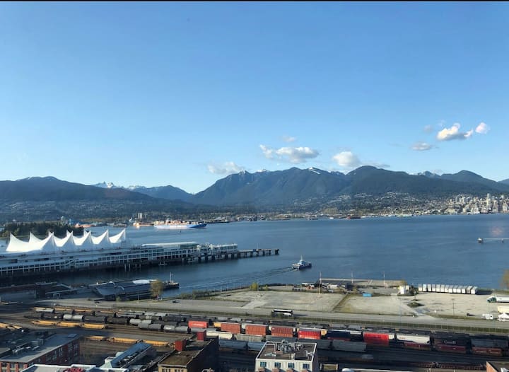 Stunning Views - Gastown, 1 Parking - Vancouver