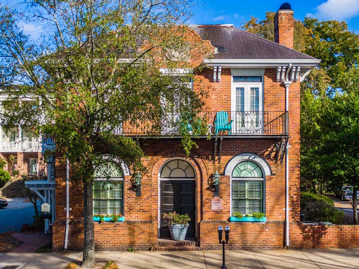The Kipling Room In Historic Boutique Hotel - Wilmington, NC