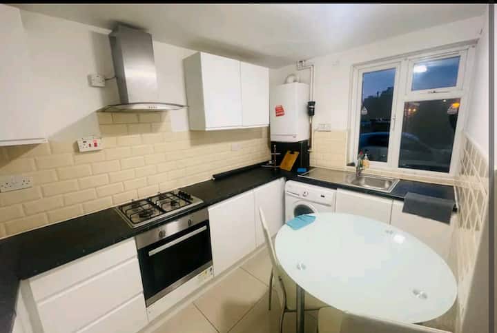 Chilled Room Near Waterloo - London