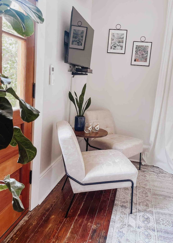 Guesthouse On Girod- The Constance- #1 Location - Mandeville, LA