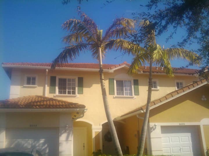Cozy Three Bedroom Townhome In Ft. Lauderdale Area - 코럴스프링스