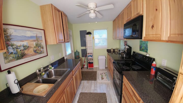 3 1/2 Blocks To Beach & Boardwalk & Restaurants - Motor World, Virginia Beach