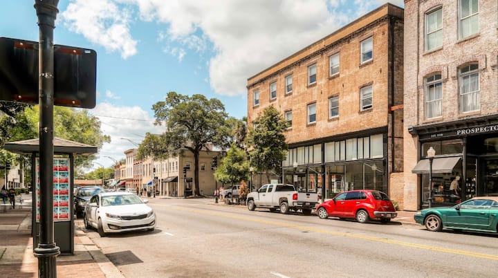 Gorgeous Downtown Condominium - 薩凡納