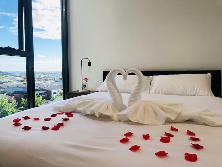 Modern 2br City Apartment With Pool & Gym - Adelaide