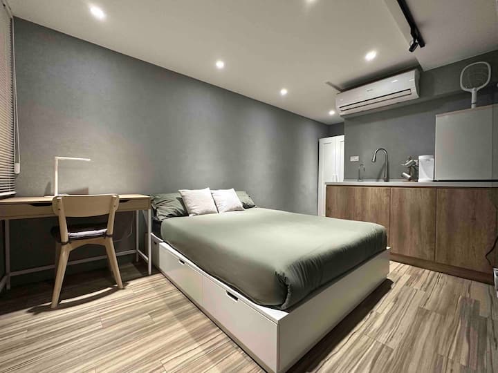 三重區 5樓e 好陽光/獨立陽台廁所洗衣機/網速快/近捷運/靠近三合夜市/很多好吃/無電梯 - Taipei