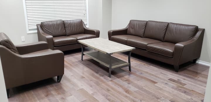 2 Bedrooms Beautiful And Clean House - Bradford, ON, Canada