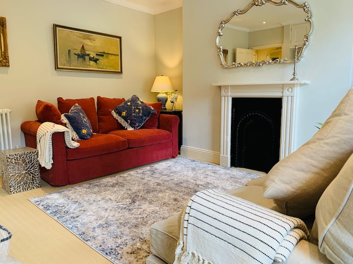 Stylish, Town Centre Apartment With Free Parking - Cheltenham