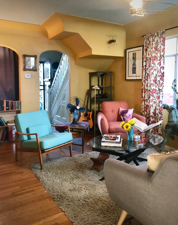 Lohi Art Cottage- A Comfy Semi-urban Oasis - Denver, CO